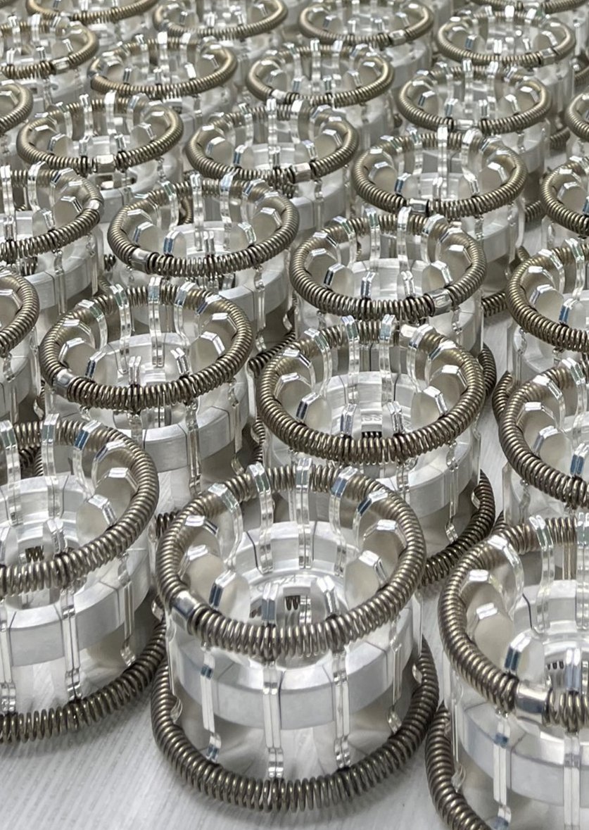 Tulip Cluster Contacts for High-Conductivity Systems